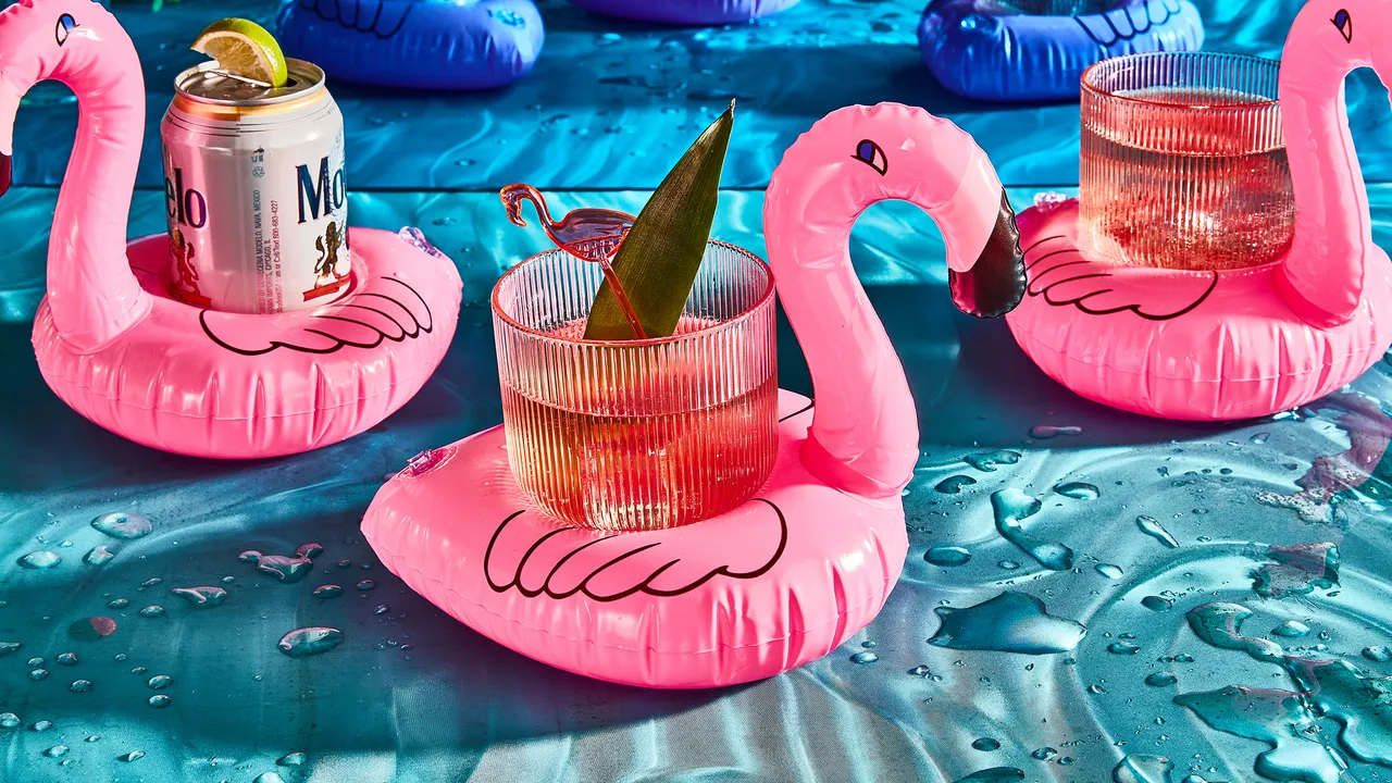 8 Best Floating Drink Holders in 2025 - Hot Tub Reviewer